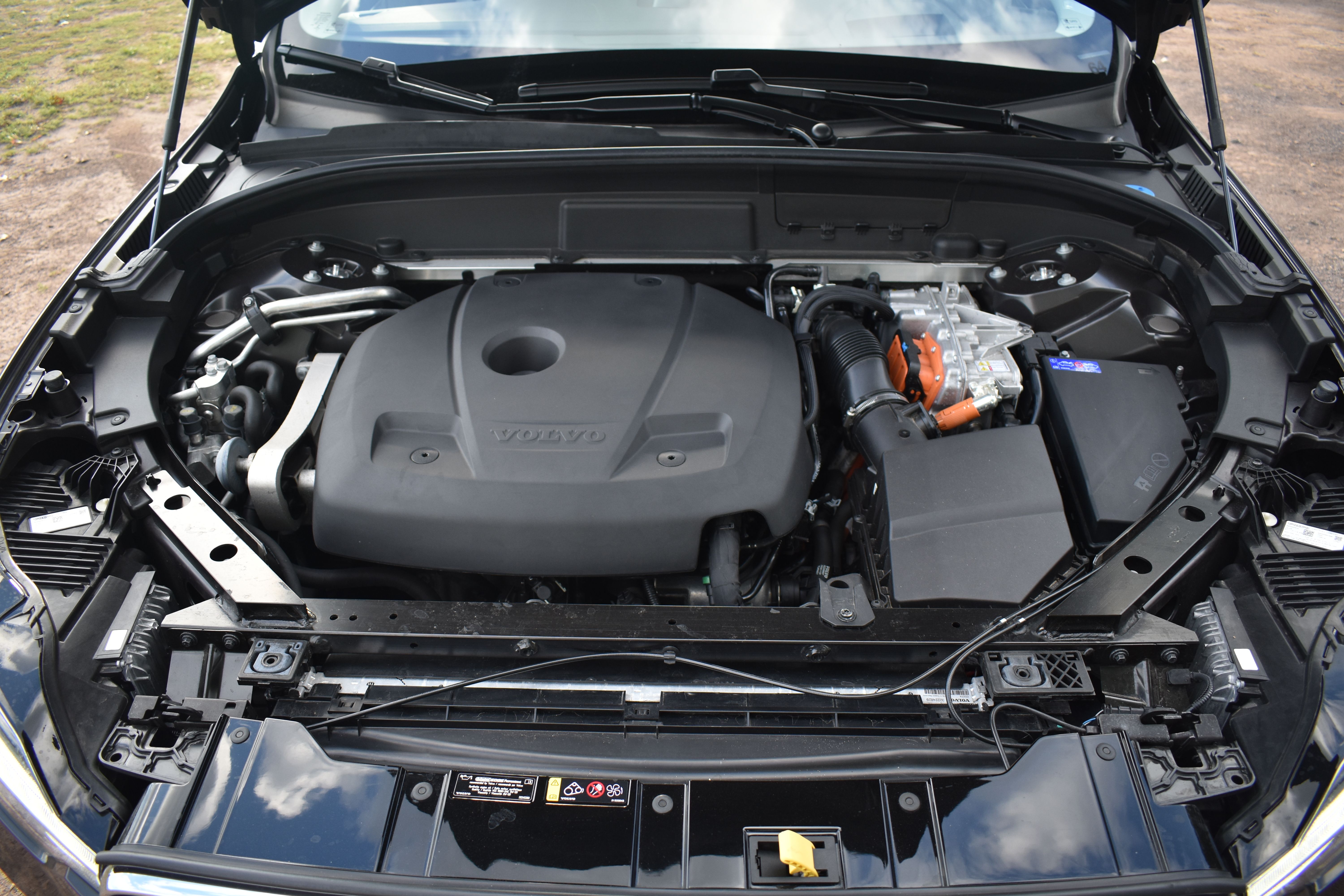 2022 Volvo XC60 Recharge Review: The Luxurious Hybrid Crossover SUV For ...