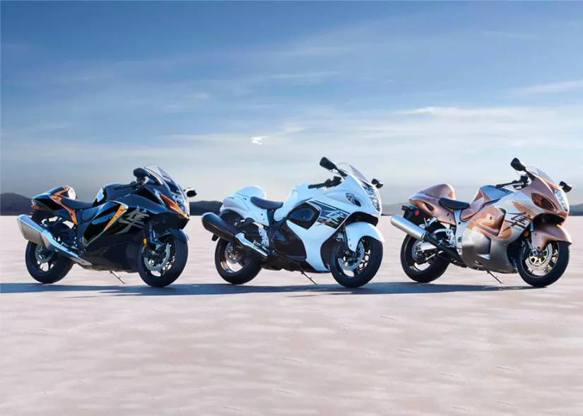 Third-Gen Suzuki Hayabusa With Akrapovic Exhaust Has Serious Acceleration