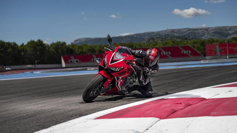 This Honda CBR750R Render Looks Like A Bona Fide Yamaha R7 Killer
