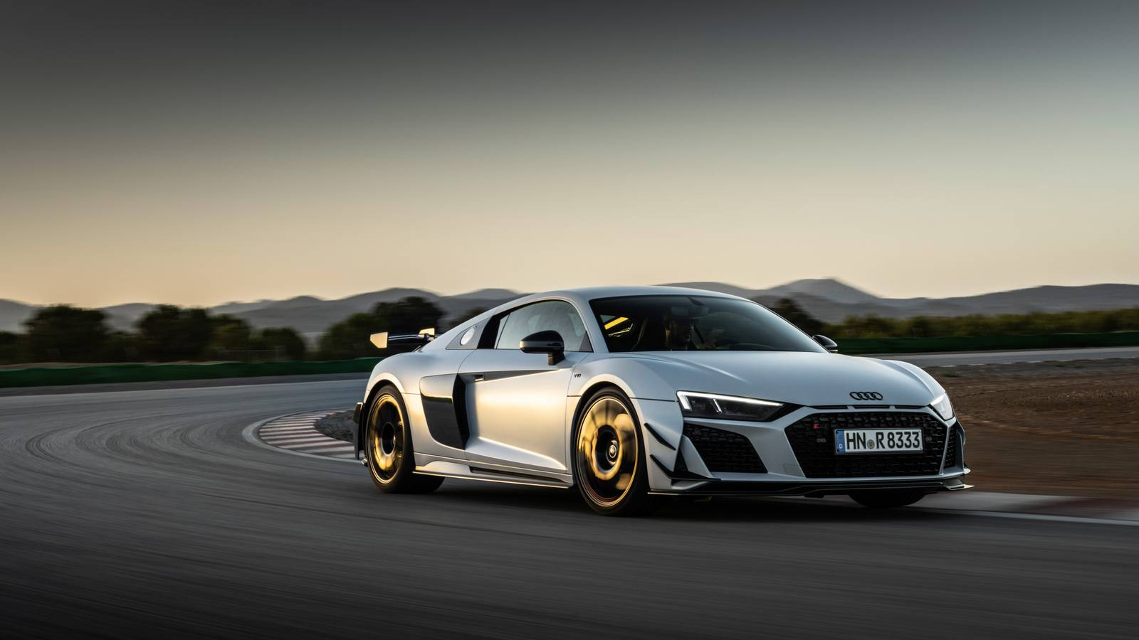 Audi R8 V10 RWD And R8 V10 Spyder AWD Drag Race On A Ski Slope