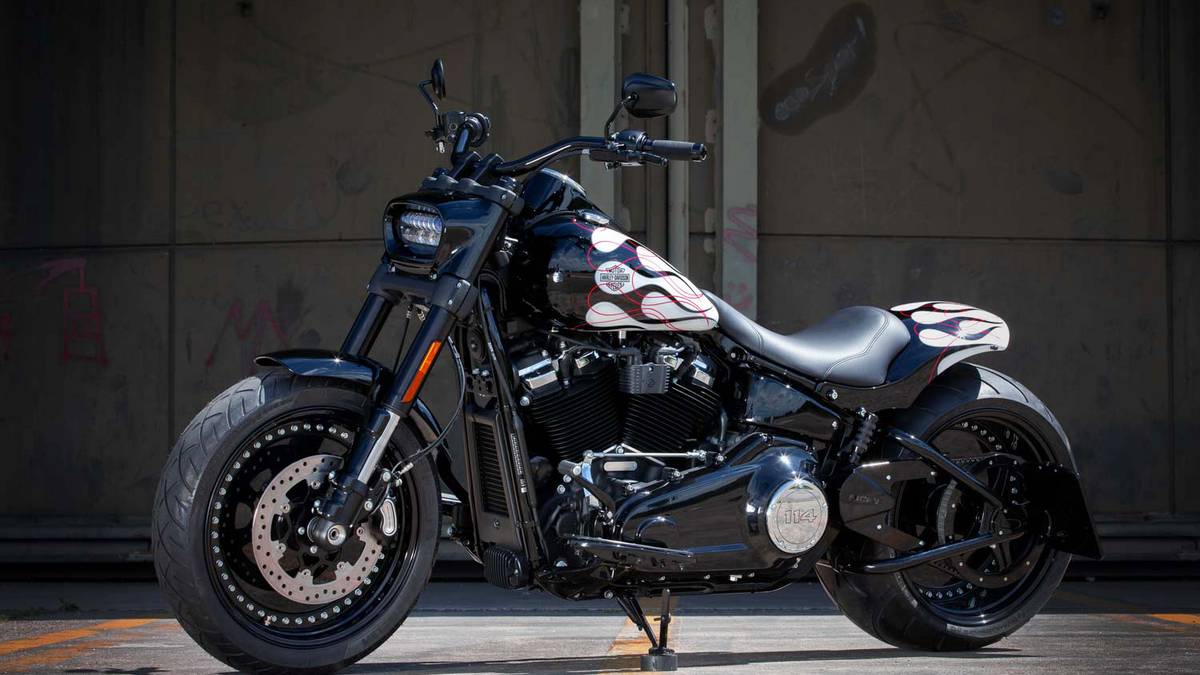 Harley-Davidson Fat Bob Custom Sports Hot Rod Vibes And A Flame Livery
