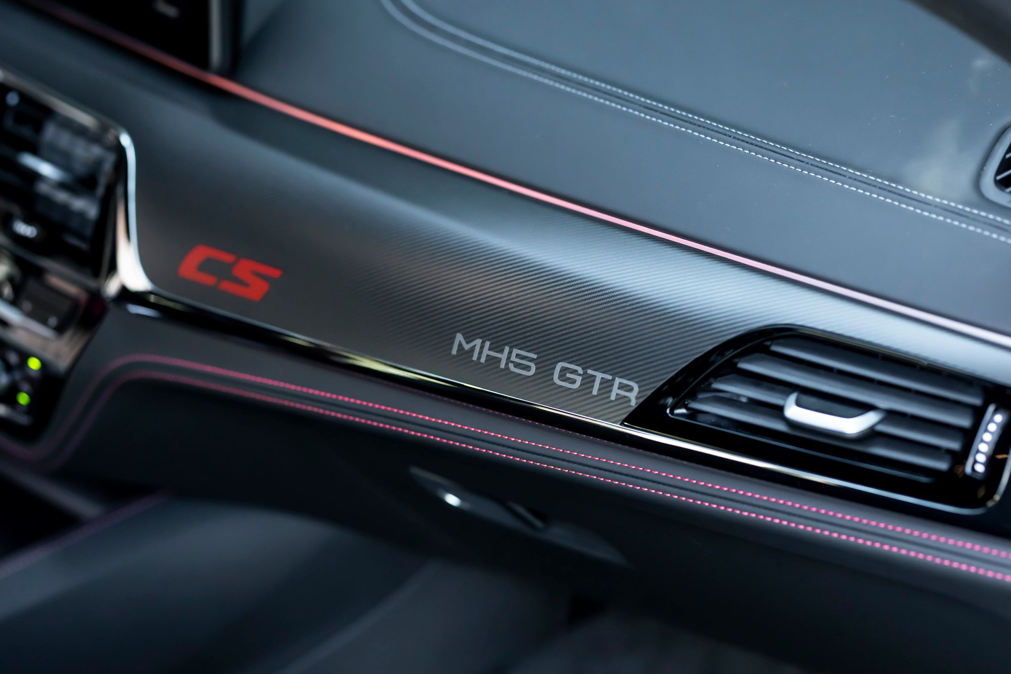 The Manhart MH5 GTR Increases The Horsepower In The Already Superfast ...