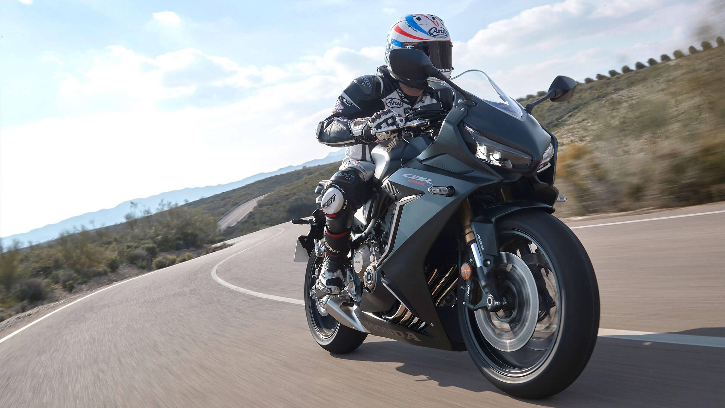 Here's How Yamaha's R Series Stacks Up Against Honda's CBR