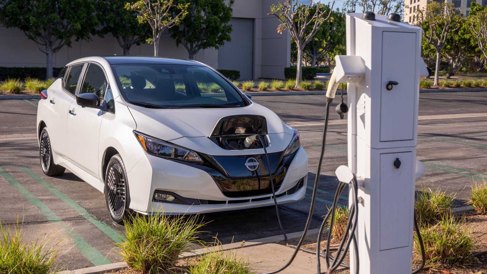 A Next-Gen Nissan Leaf Rumored To Arrive In 2025 As A Crossover EV