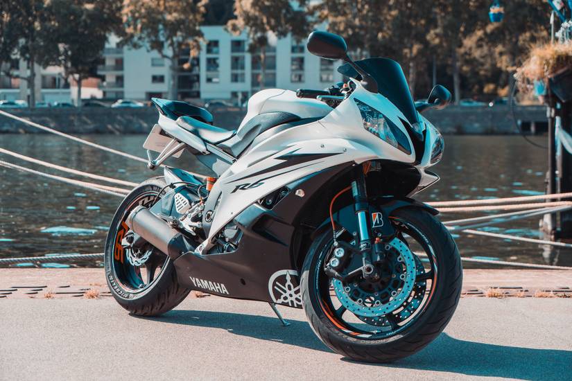 5 Reasons Why We Love The Yamaha R7 (And 5 Why The Old R6 Is Better)