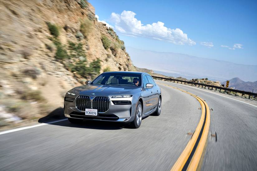 This BMW i7 xDrive60’s Fake “Engine” Noises Are Eerie