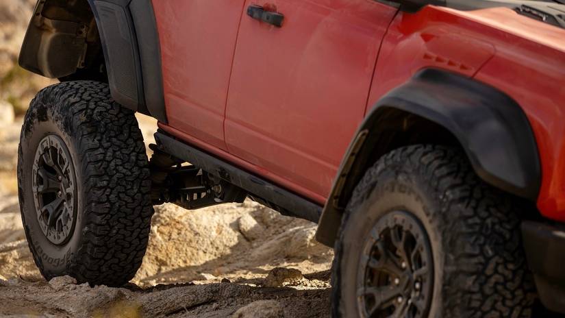 5 Ways The Ford Bronco Raptor Is The Off-Roader Of The Moment (5 Ways ...