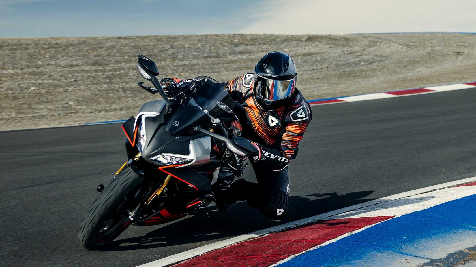 Do Aerodynamic Wings Actually Work On Entry-level Sports Bikes?