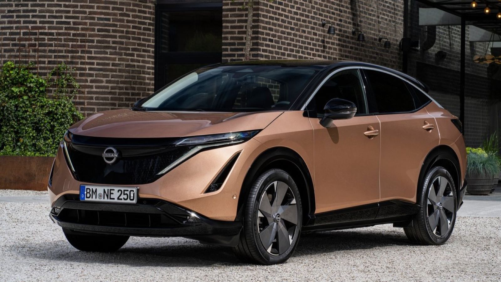 10 Electric Crossovers And SUVs That Are Perfect For Long Road Trips