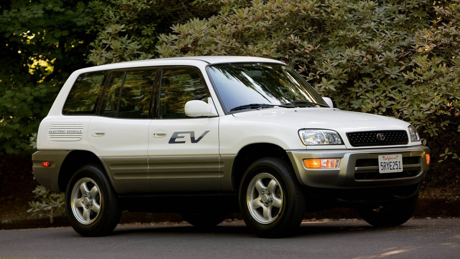 Why This Is The Right Time For Toyota To Launch The RAV4 EV