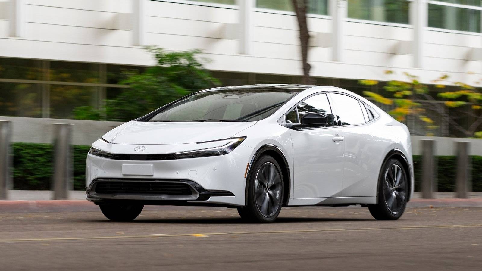 The Major Differences Between The Toyota Prius And The Prius Prime