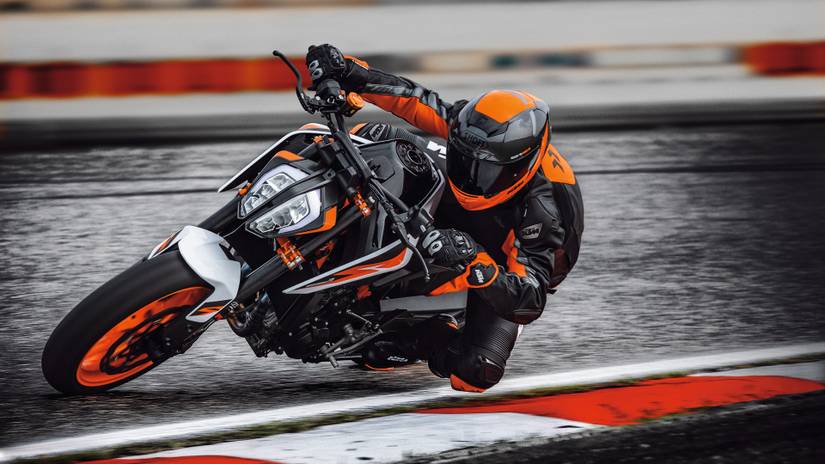LEAKED: New KTM 990 Duke Has Less Power Than The Triumph Street Triple