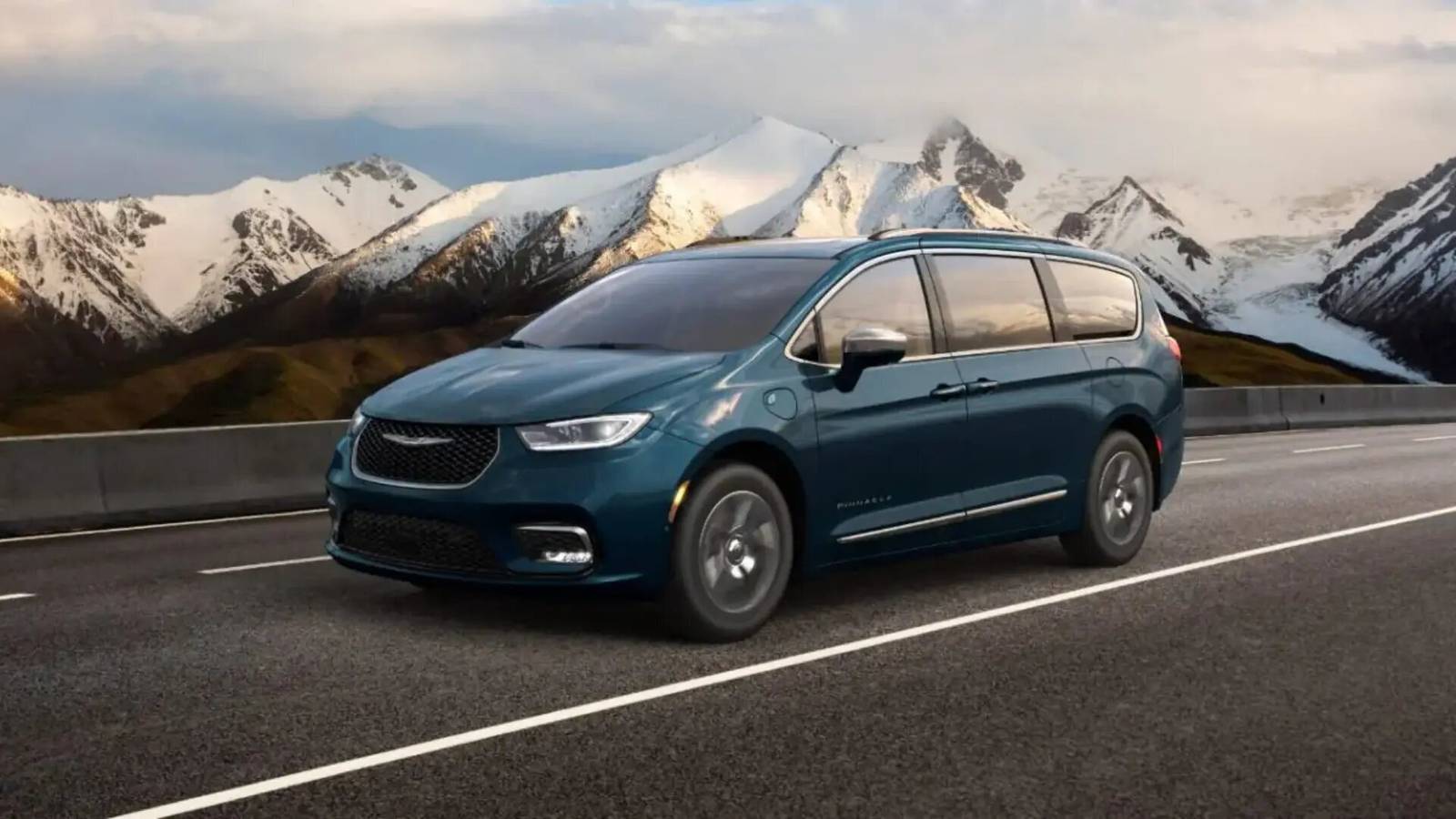 10 Things The Chrysler Pacifica Hybrid Minivan Does Better Than An SUV