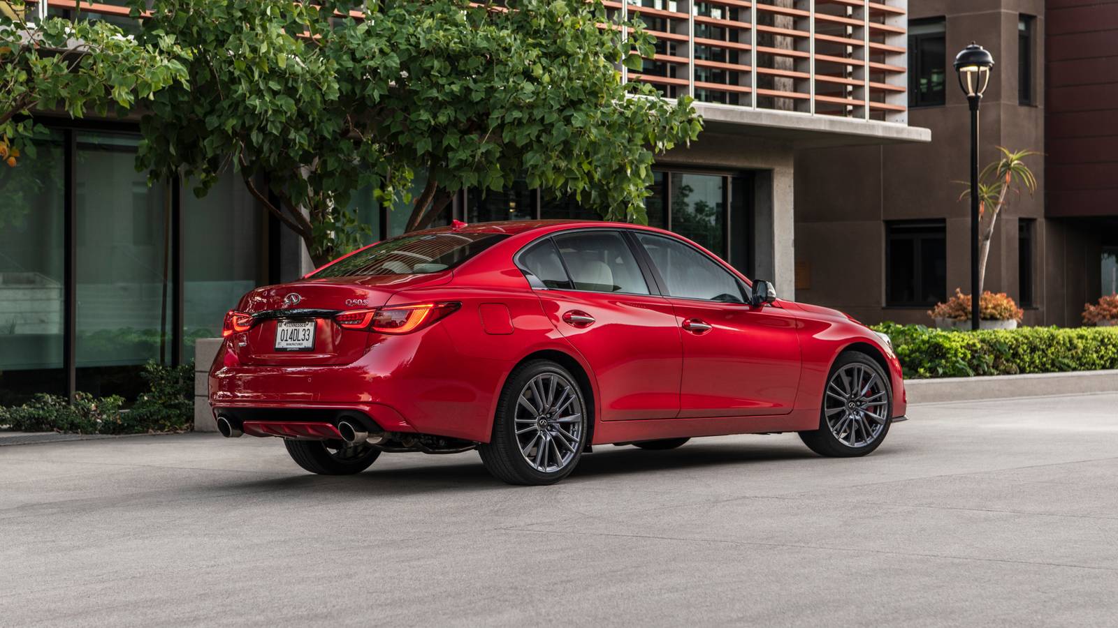 The Underrated Luxury Sedan That Beats a Mercedes E-Class