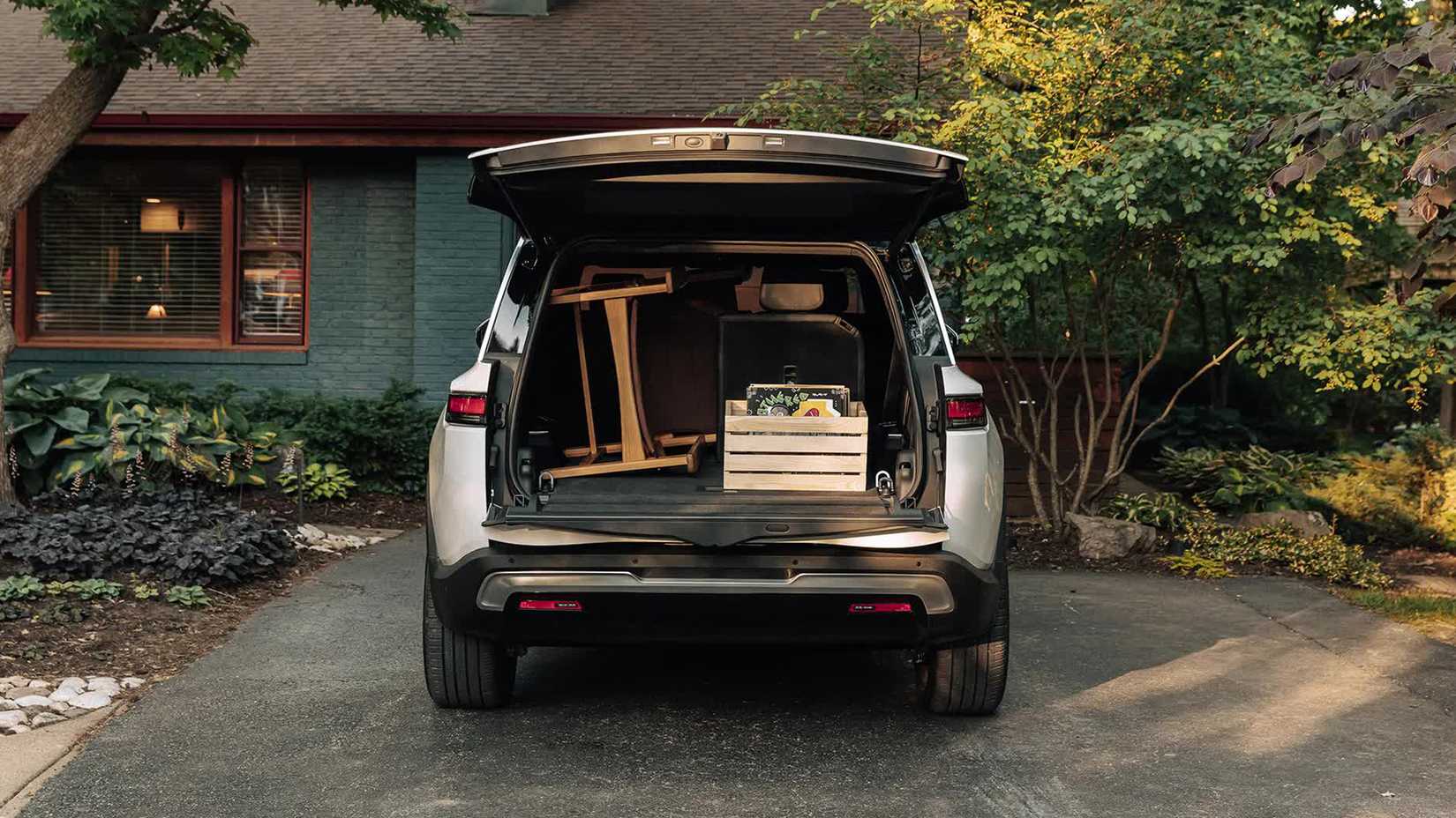 Here's How Much A Fully Loaded Rivian R1S Costs