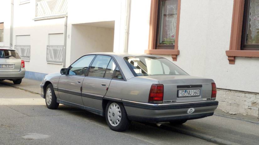 The Forgotten '90s Sleeper Sedan That Could Humiliate Supercars
