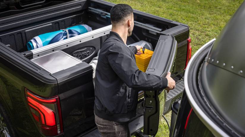 How The Ford F-150s Pro Access Tailgate Differs From RAM 1500's ...