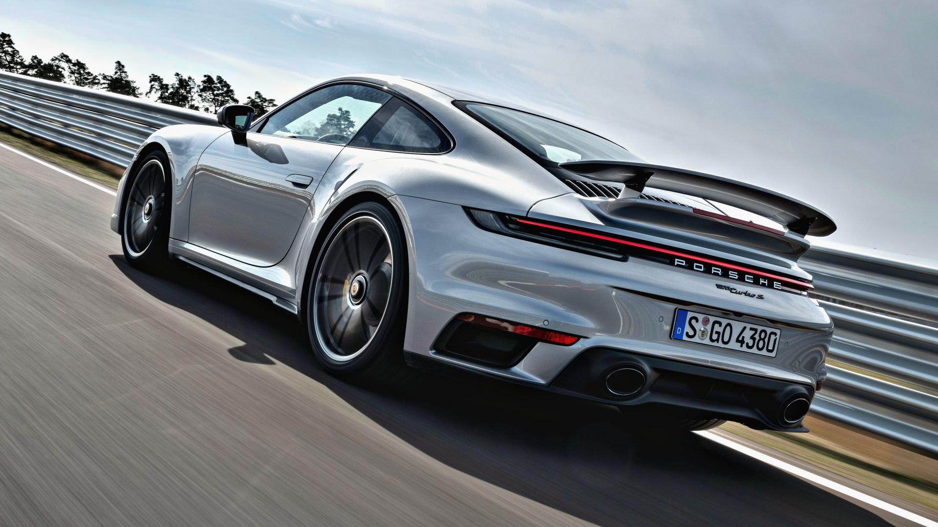 10 Reasons Why The Porsche 911 Defines Sports Car Excellence