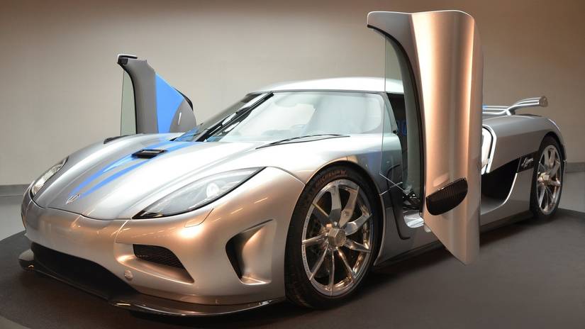 10 Cars With Scissor Doors That Are Not Lamborghinis