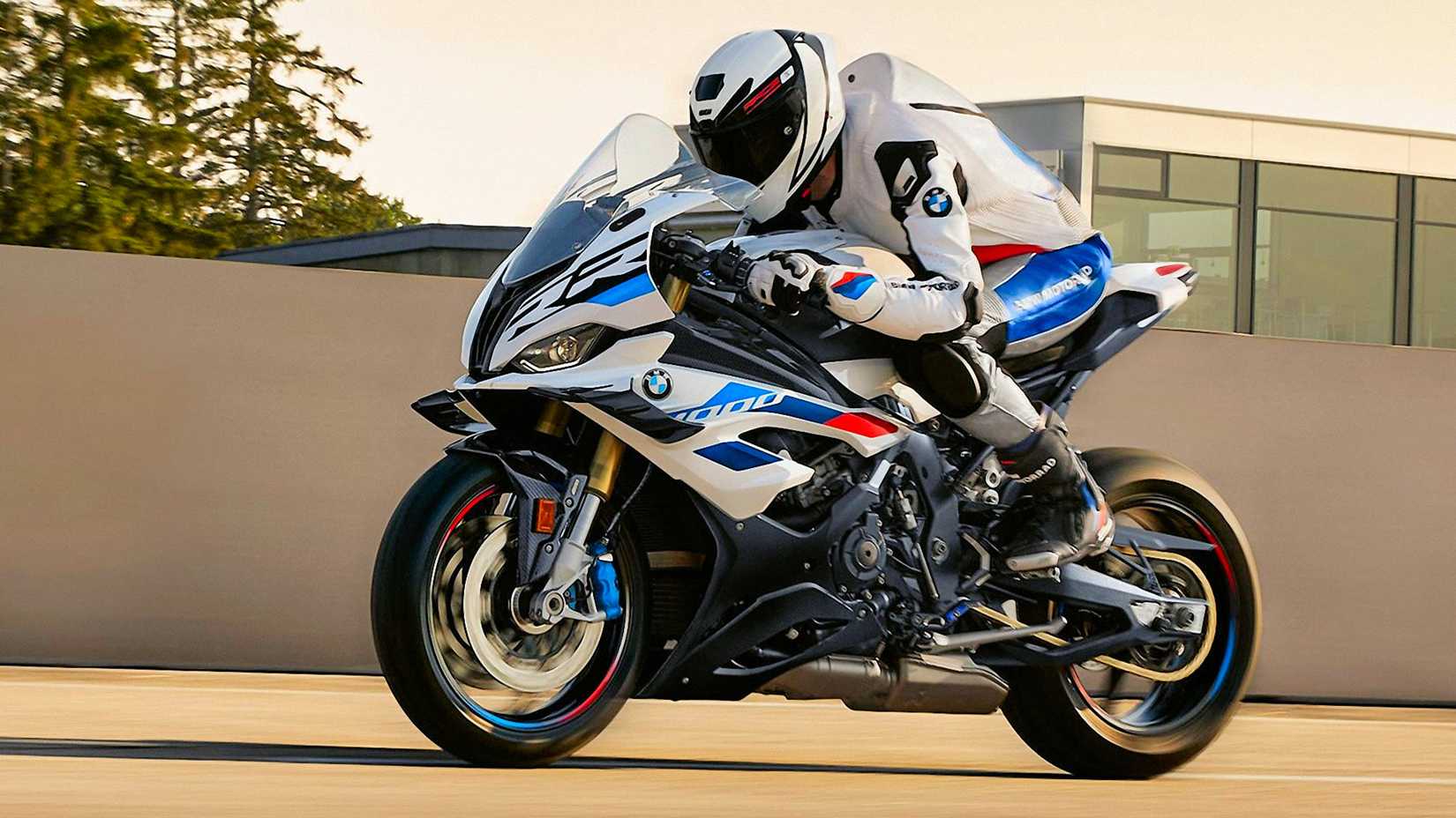 2025 Ducati Panigale V4 Vs BMW S 1000 RR: The Superbike Crown Comparison