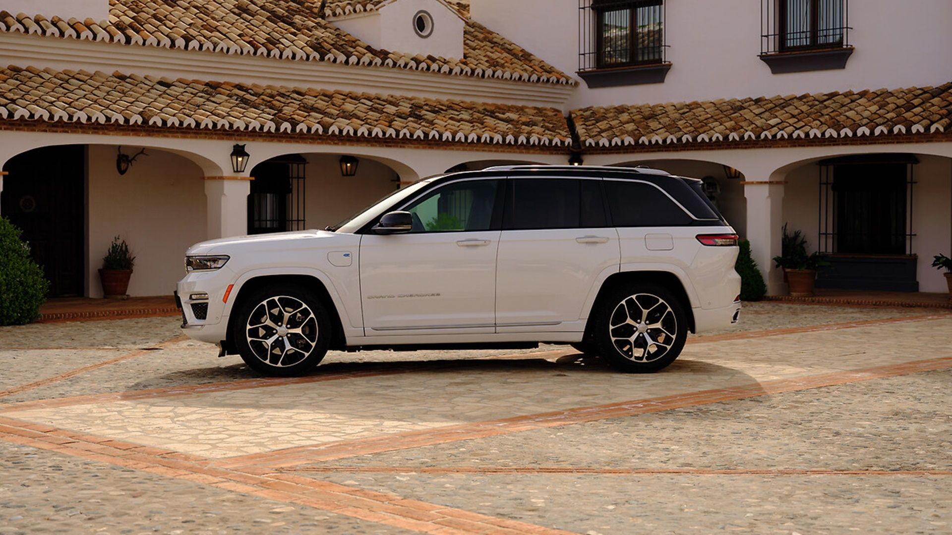 2024 Jeep Grand Cherokee: Pricing & Features by Trim Level