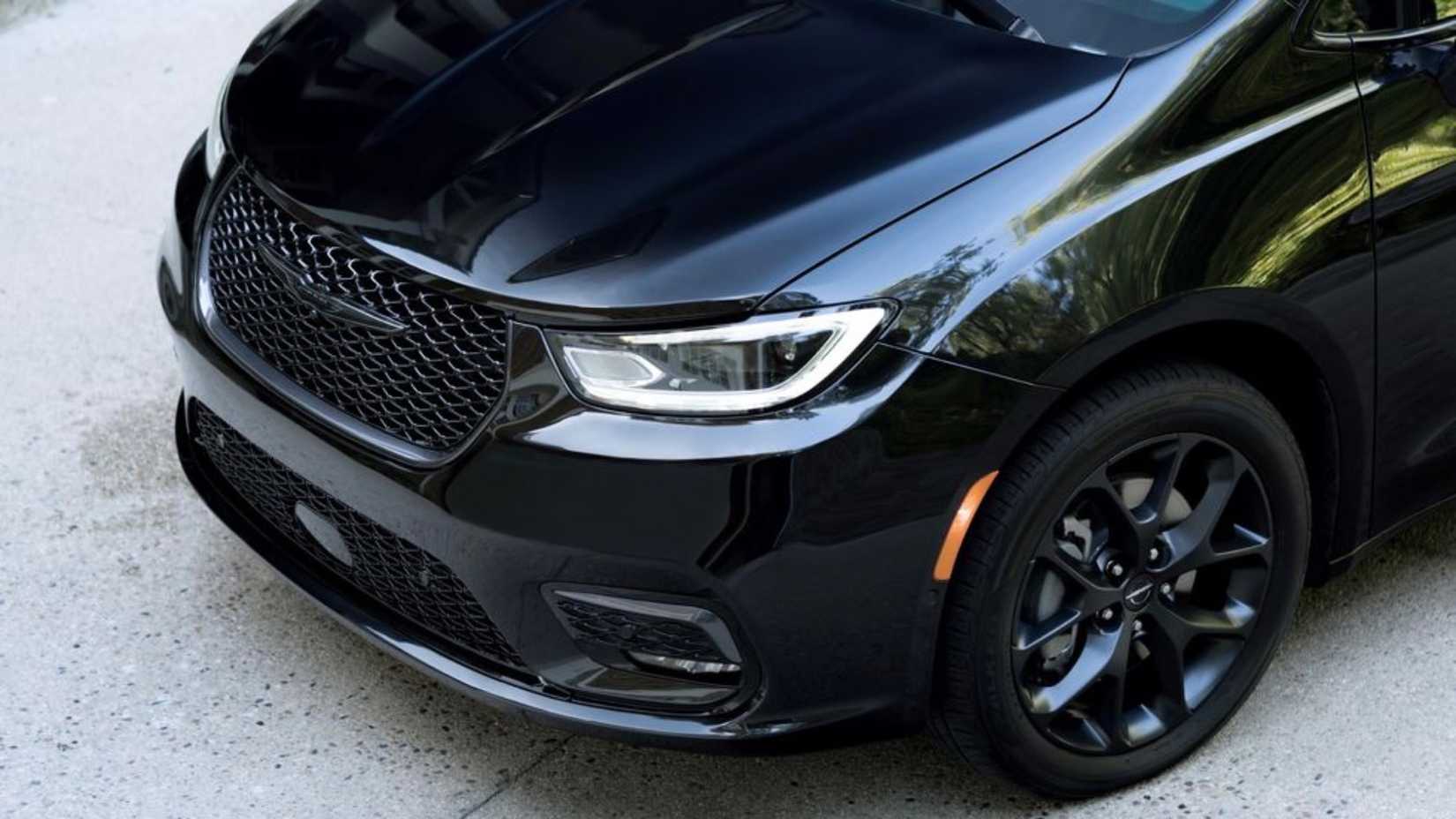 This Plug-In Hybrid Is The Best New Car Deal You Probably Didn’t Know About