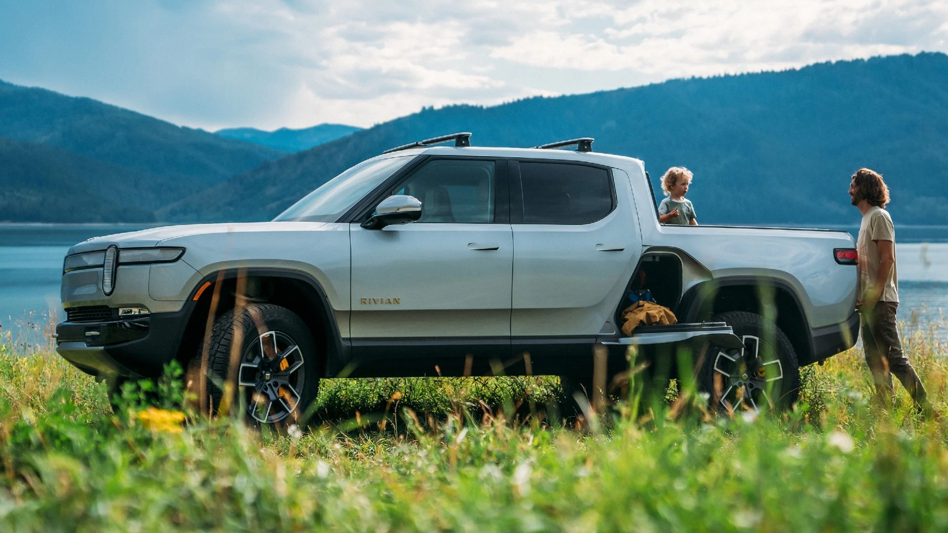 Four Motors, Kick Turn, And More - Here's What The New Rivian R1 Quad ...