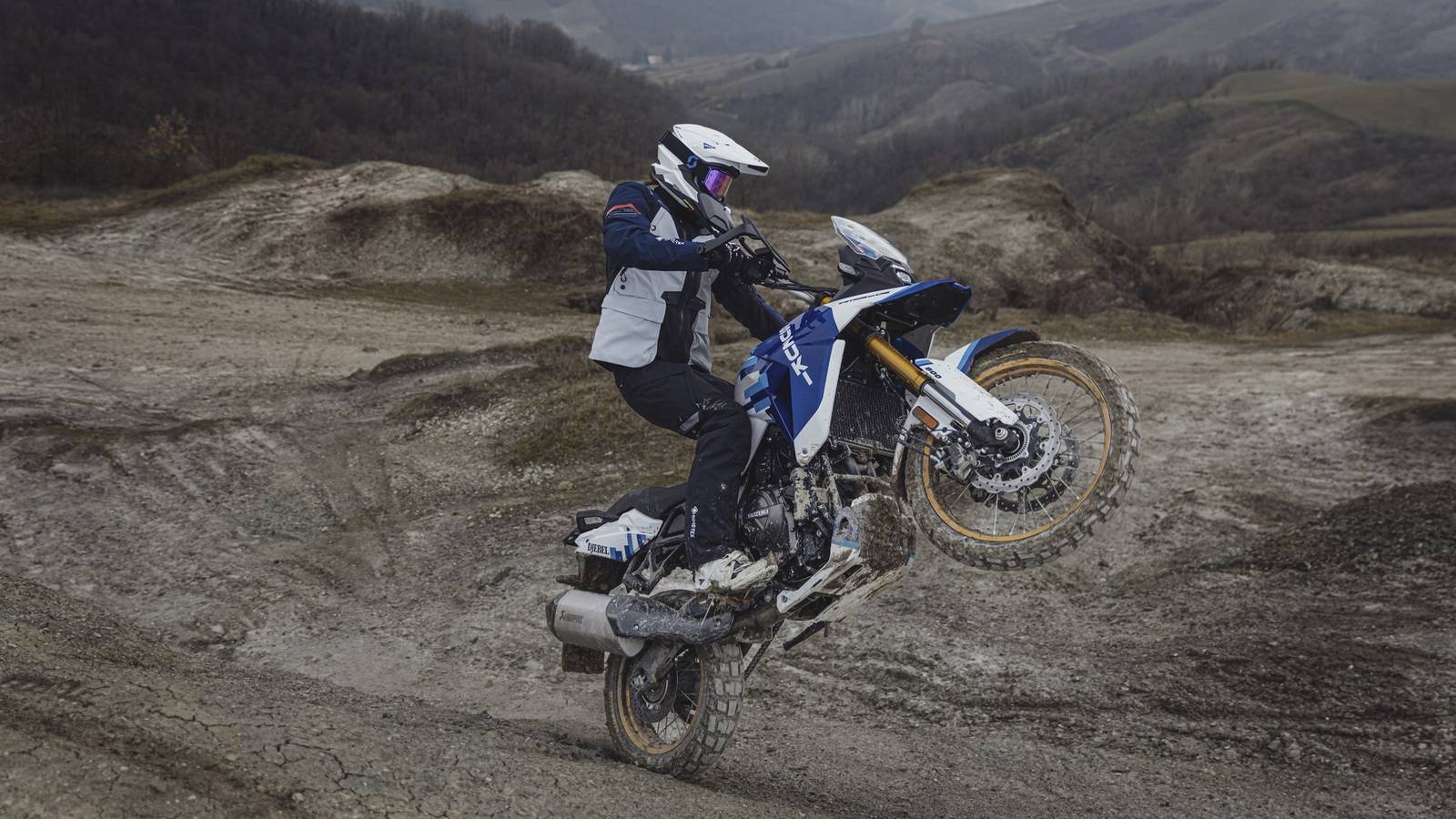 Live Your Dakar Dreams With The Suzuki V-Strom 800DE Djebel Edition