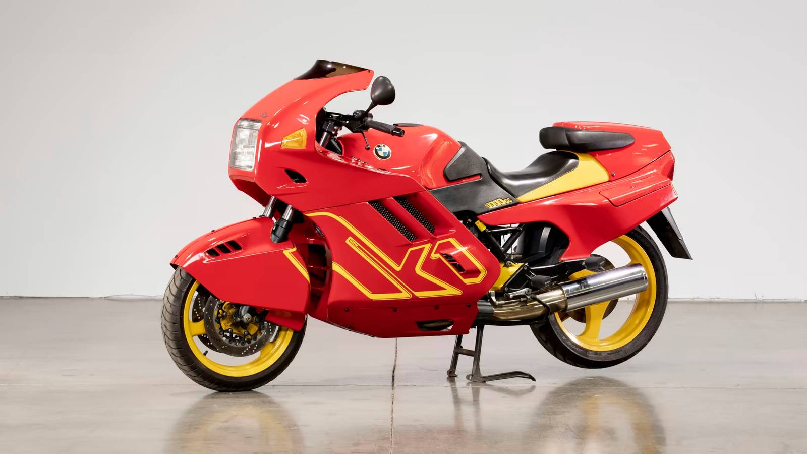10 Vintage Sports Bikes That Turn Heads Like Supermodels