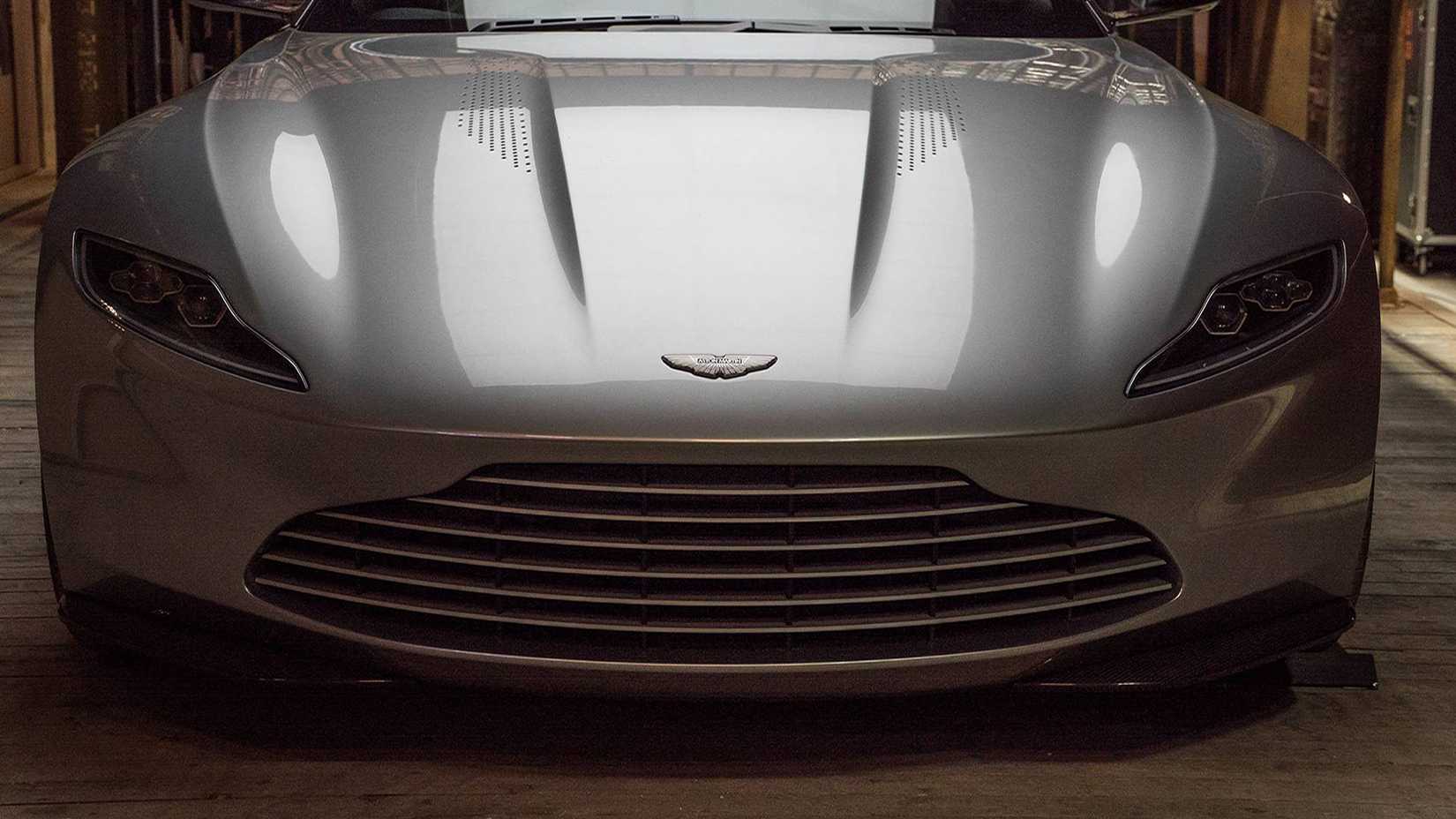 10 Unique Features In James Bond's Aston Martin DB10