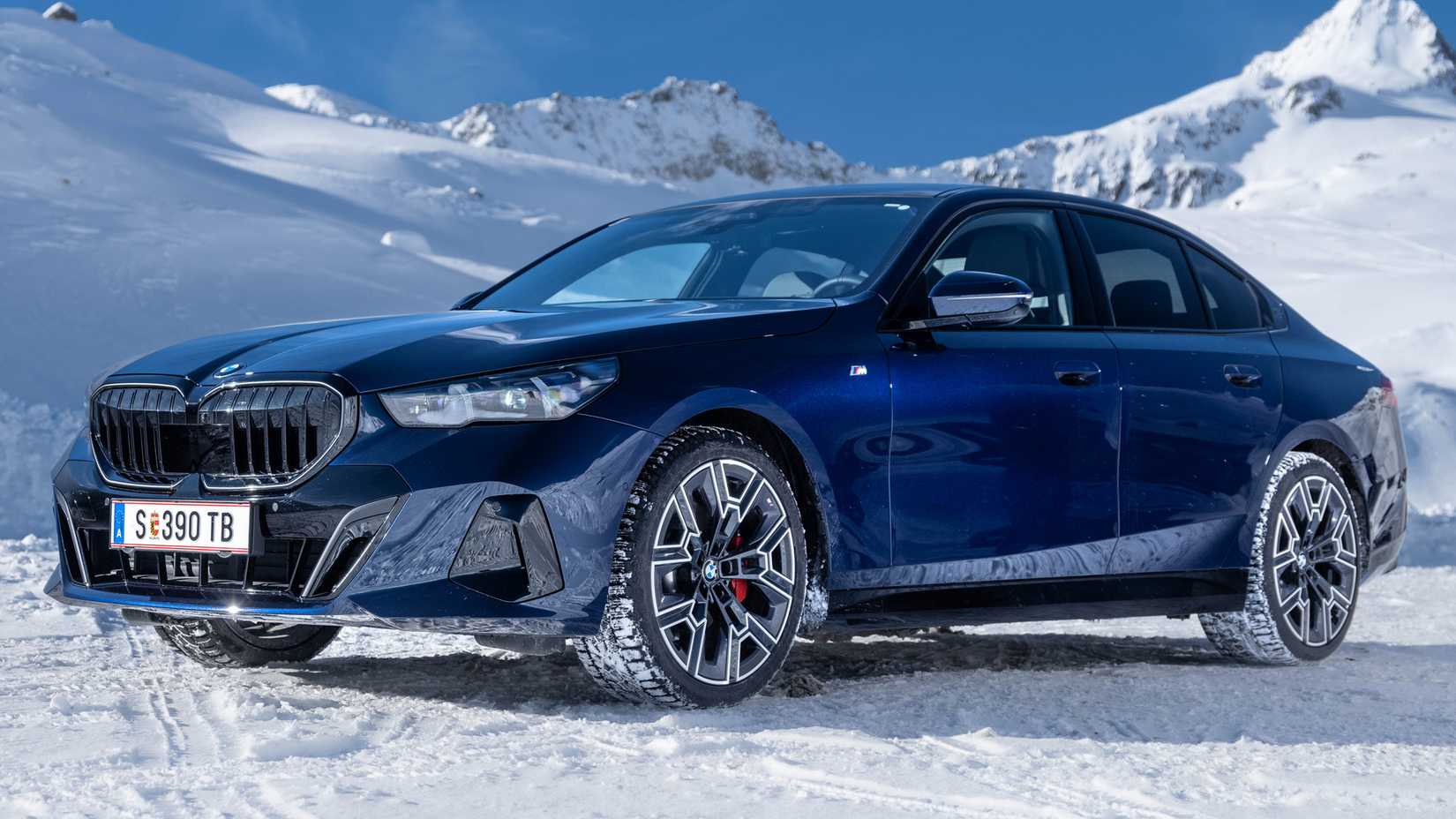 8 Gas-Powered Cars That Can Drive More Than 500 Miles On A Single Tank ...