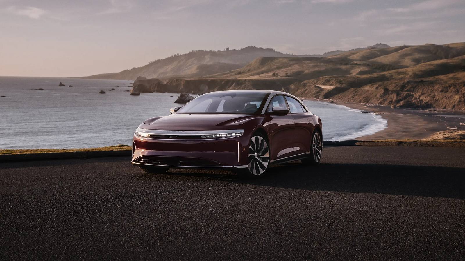 The 2024 Lucid Air Breaches The 500-Mile Range EPA-Rating With The ...