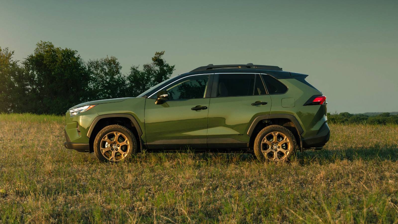 This Rugged Hybrid Is The Perfect Blend Of On-Road And Off-Road Driving