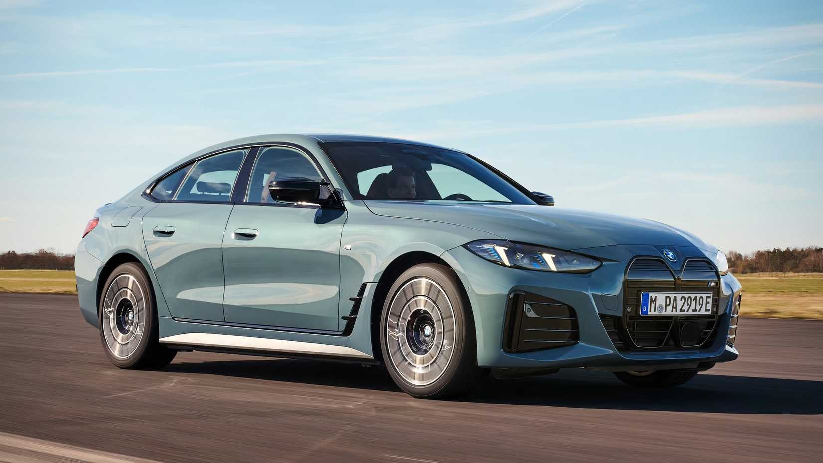 Here's Everything You Need To Know About One-Pedal Driving