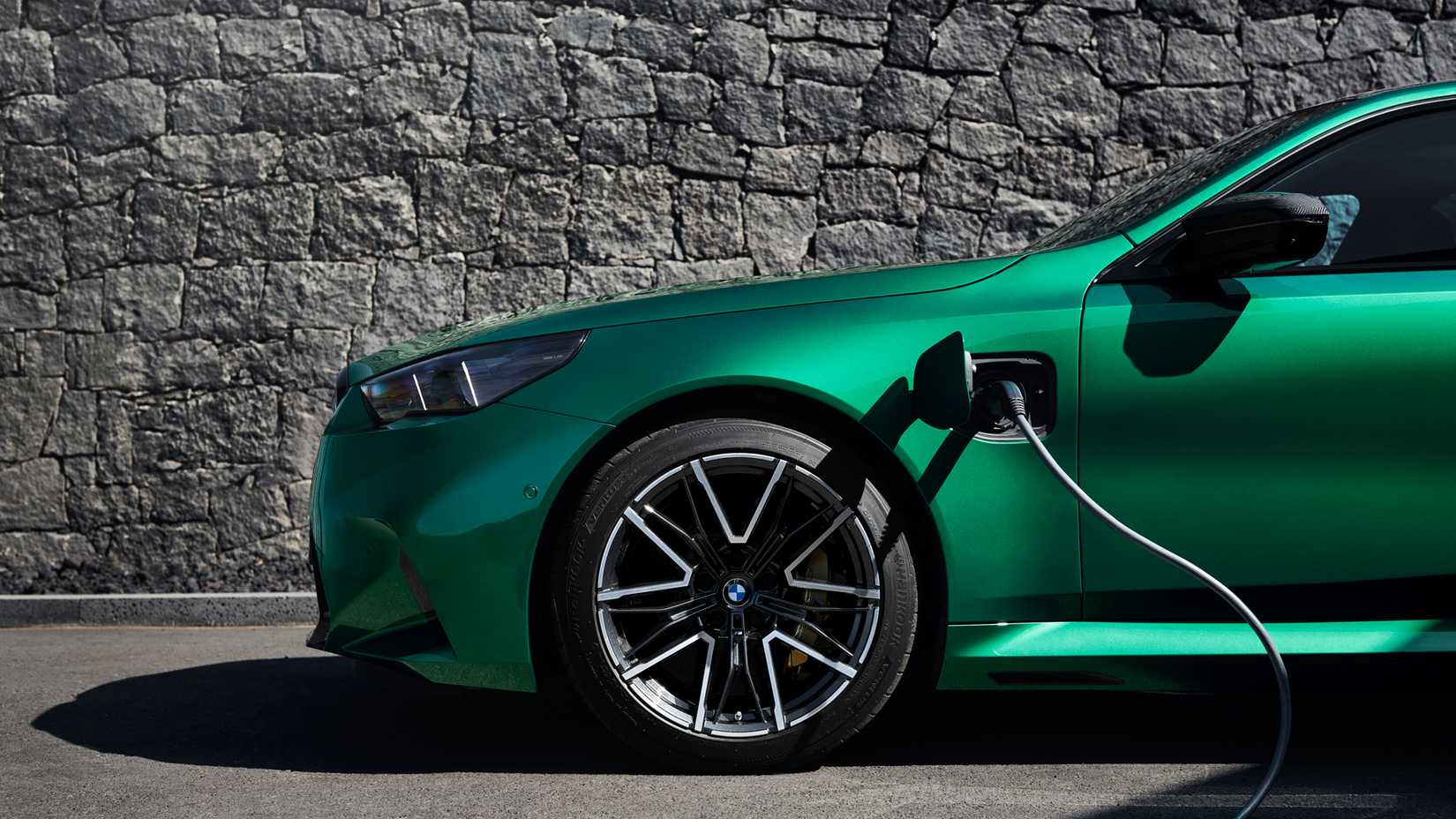 Here's What Makes The 2025 BMW M5 So Heavy