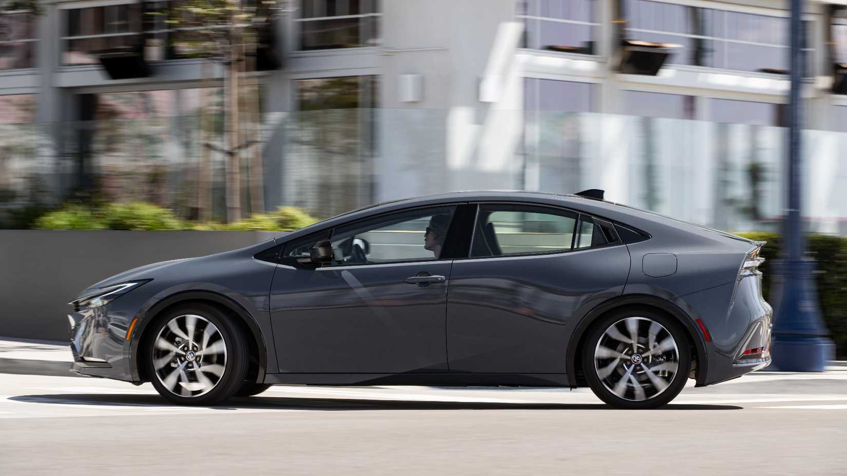 The Japanese Plug-In Hybrid That Combines Electric Range With ...