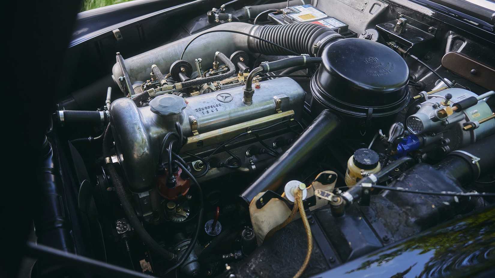 The Unloved Mercedes-Benz 190SL Is A Beautifully Toned Down Gullwing