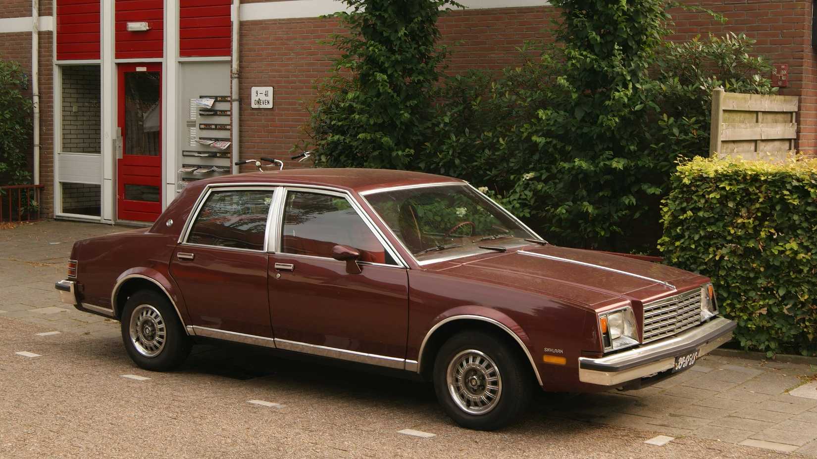 10 Overly Common Cars From The 80s That Nobody Ever Sees Today