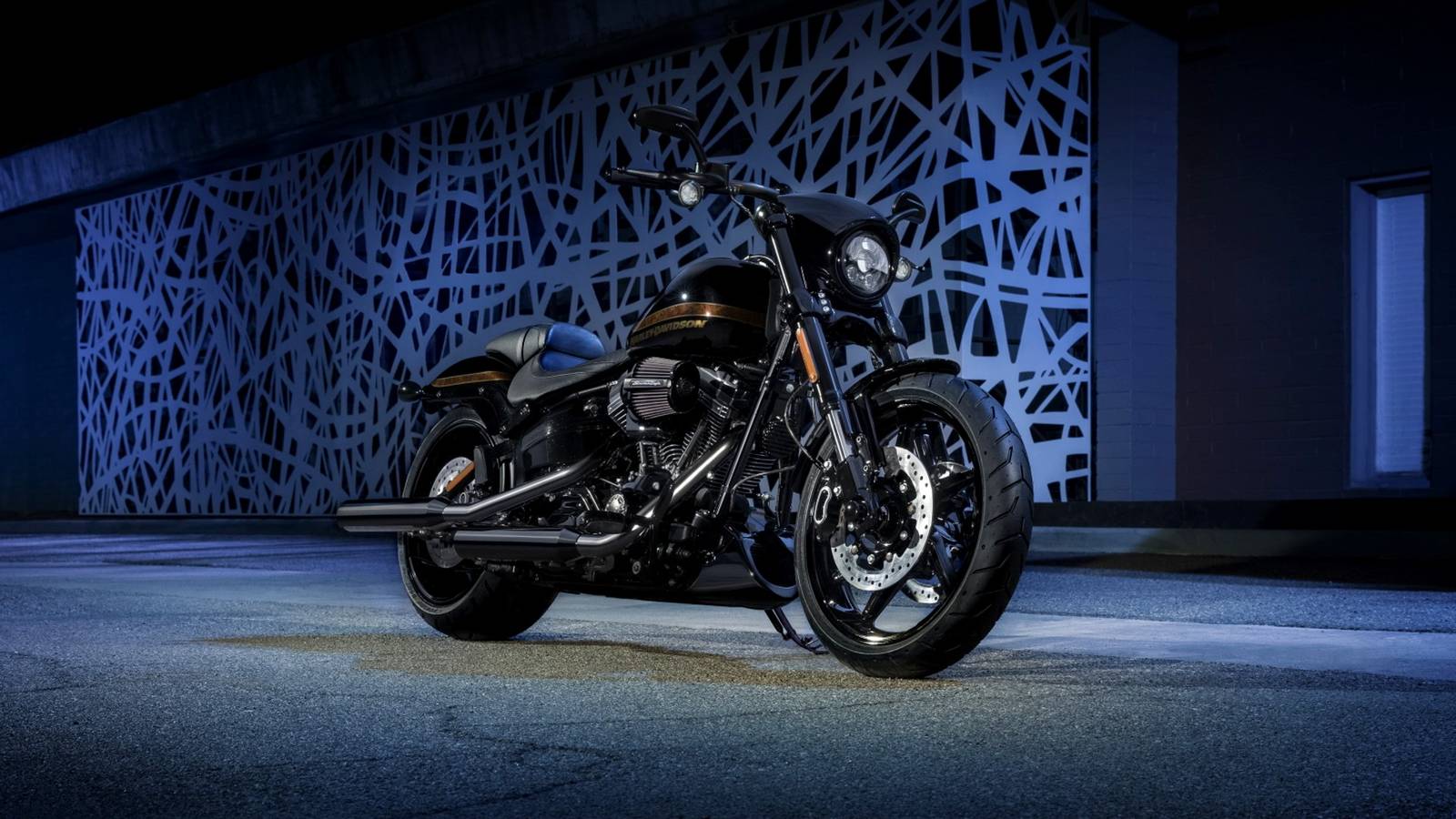 Unleash The Beast A Deep Dive Into The 2017 Harley Davidson Breakout The King Of Muscle Cruisers