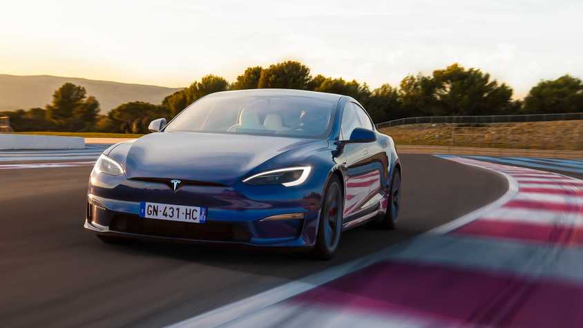 Here's Everything You Need To Know About One-Pedal Driving