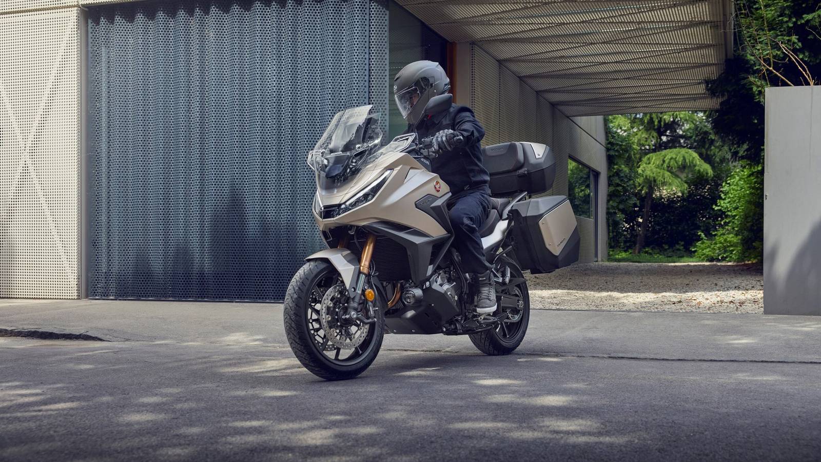The Motorcycle That Nails The Balance Between Touring Comfort And ...