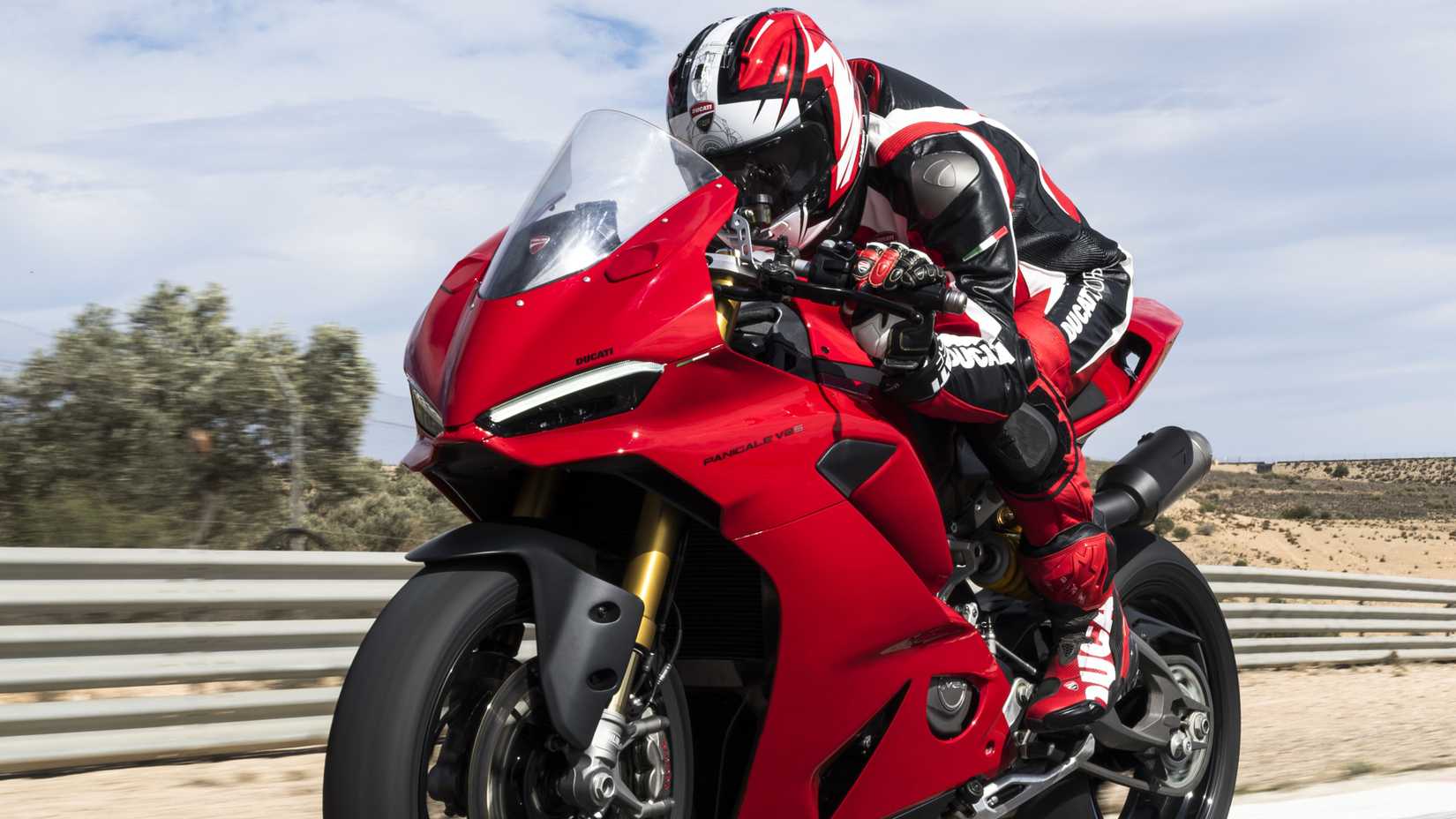 Here’s How The Mid-Range Ducati Panigale V2 S Keeps Up With The Big Names