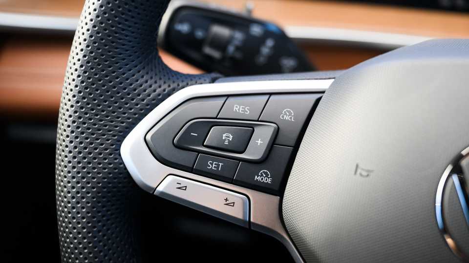 Volkswagen Debuts All-New, 2025 Tiguan With Macan-Like Gaping Mouth And "Atmospheres"