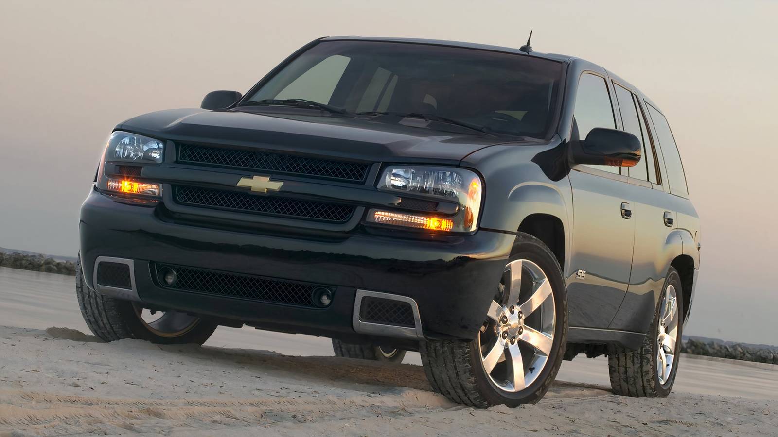 10 SUVs From The 2000s That Still Deliver On Performance Today