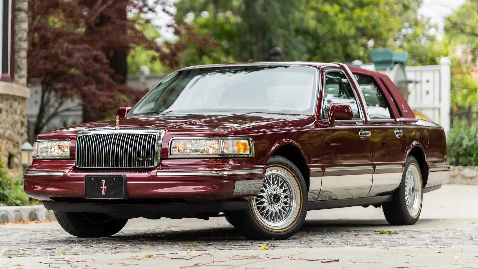 The Forgotten Luxury Sedans That Paved The Way for Modern Flagships