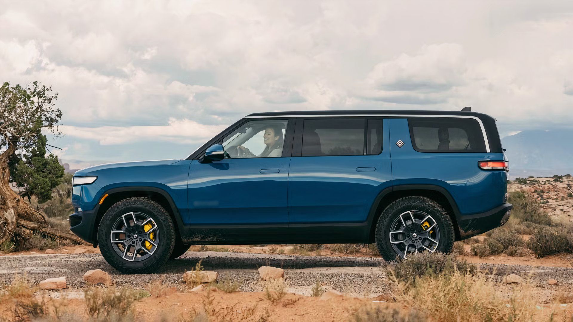 Rivian R1S | TopSpeed