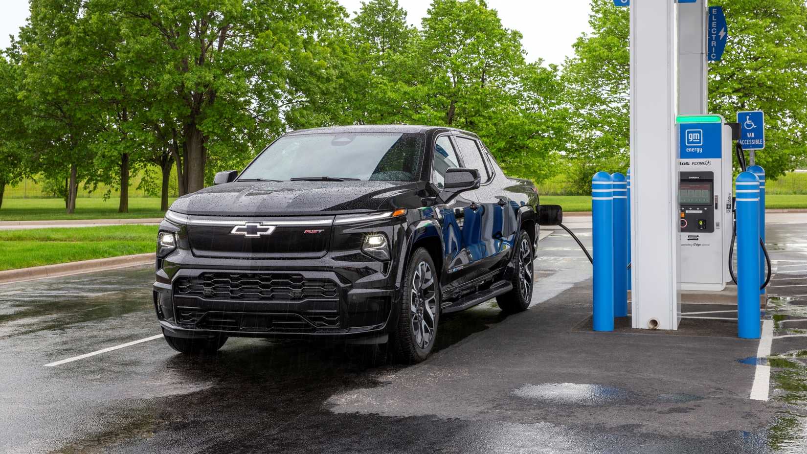 The Electric Pickup Truck With The Longest Driving Range In 2025