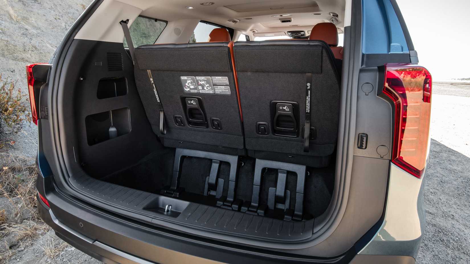 2025 Kia Carnival Interior And Exterior Picture Gallery