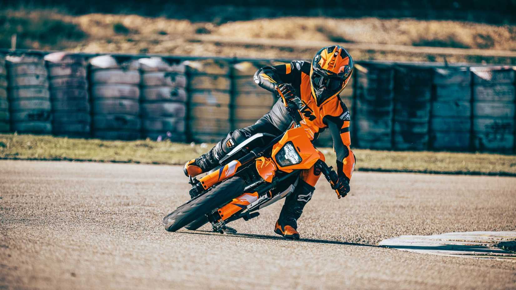 10 Reasons The New KTM 390 SMC R Is Better Than The Suzuki DRZ-4SM