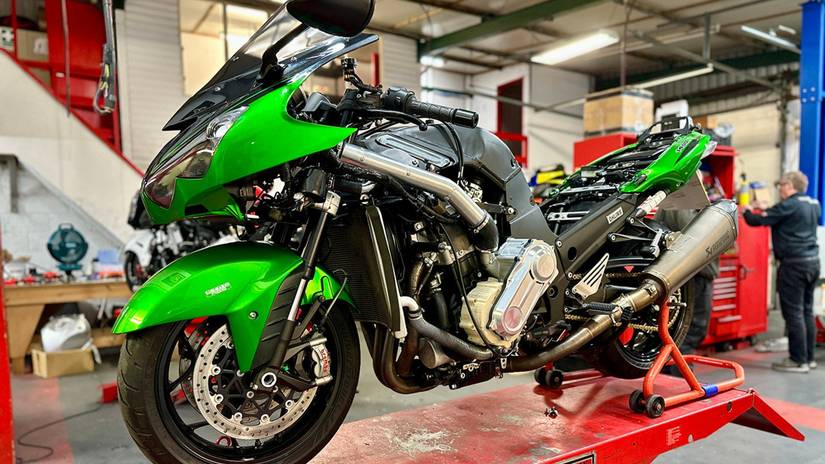 This 400-HP Kawasaki ZX-14R Is So Mighty, It Makes A Supercharged ...